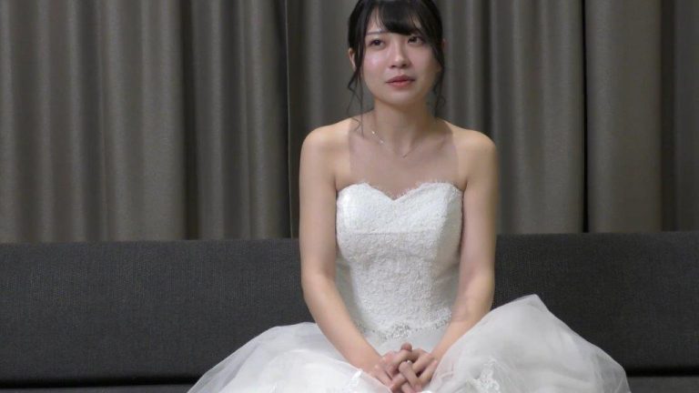 【ついに販売開始】えりかちゃん涙の卒業ウェディング！ファン感謝祭の個人撮影会でご褒美にチャレンジ！写真集付きの先行販売版！ 東京banana動画